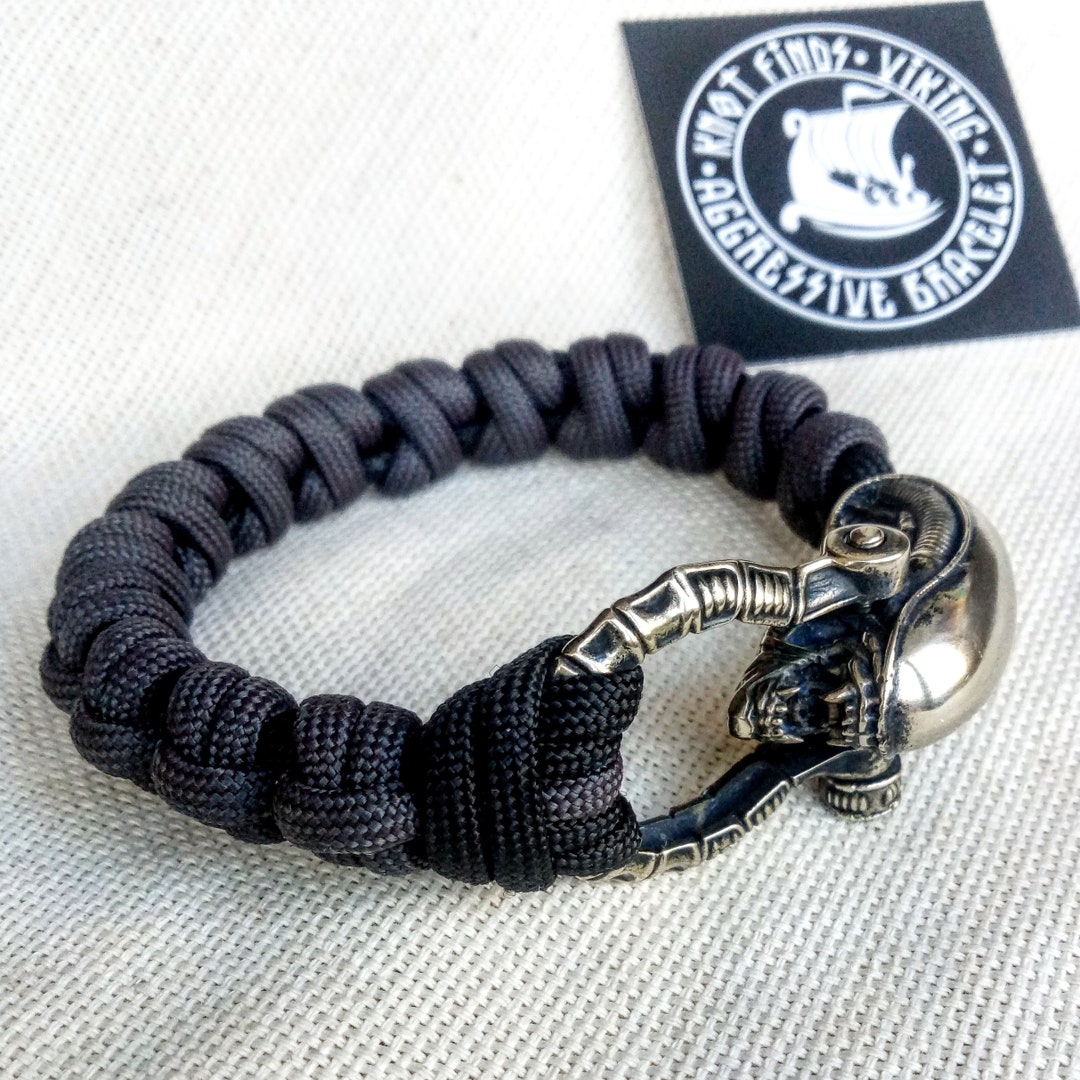 Paracord Bracelet "alien". Celtic Knot and Parachute Cord. - Etsy