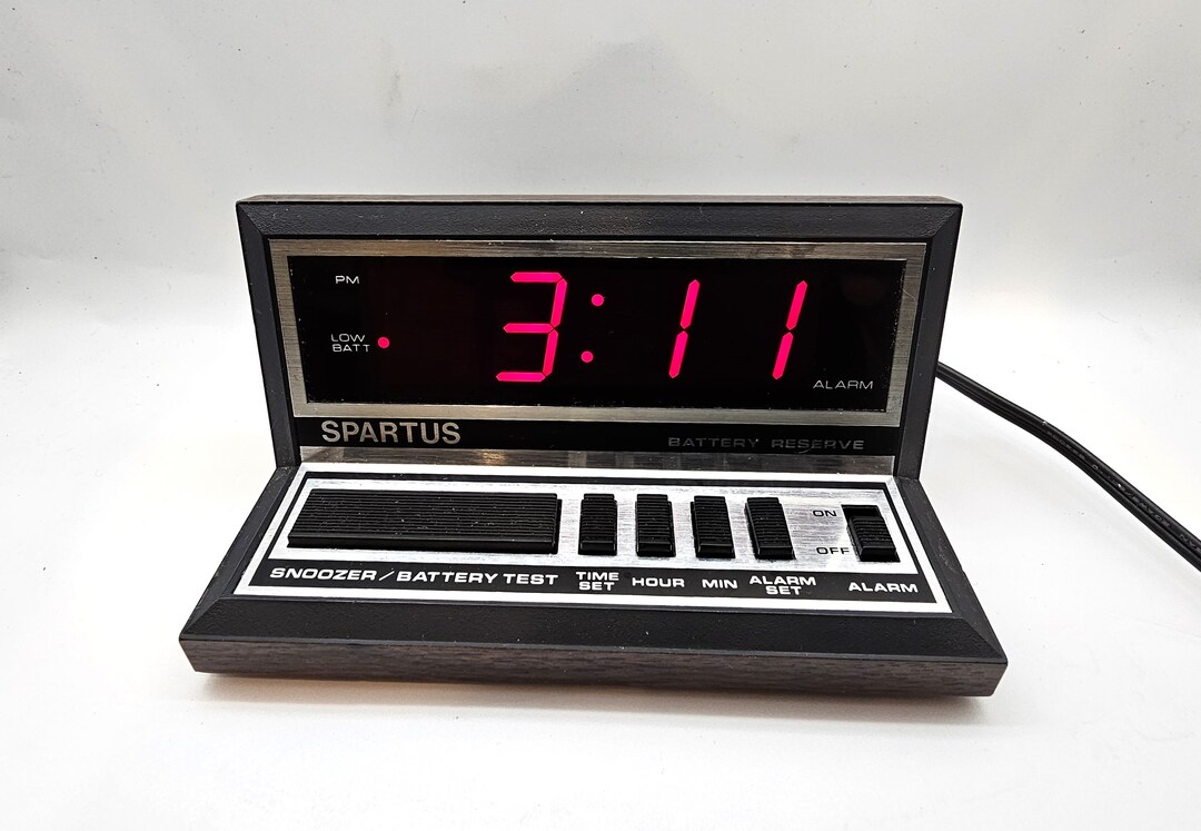 Vintage Spartus Tabletop LED Clock Model 1140 Red Led Simulated Wood ...