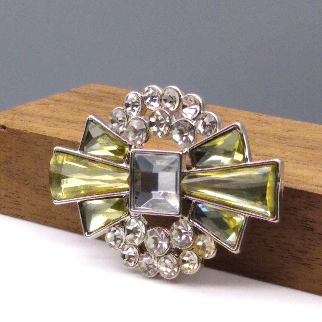 Classic Art Deco Style Flapper Brooch, Vintage Silver Tone With Soft ...