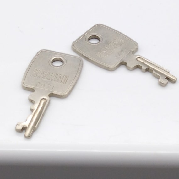 Vintage Presto Lock 2471 Luggage Key PAIR - Gem