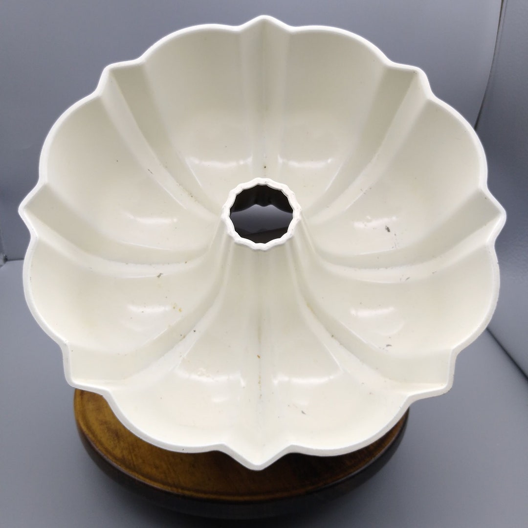 Vintage Nordic Ware Bundt Pan, White Enamel Fluted Tube Cake Pan - Etsy