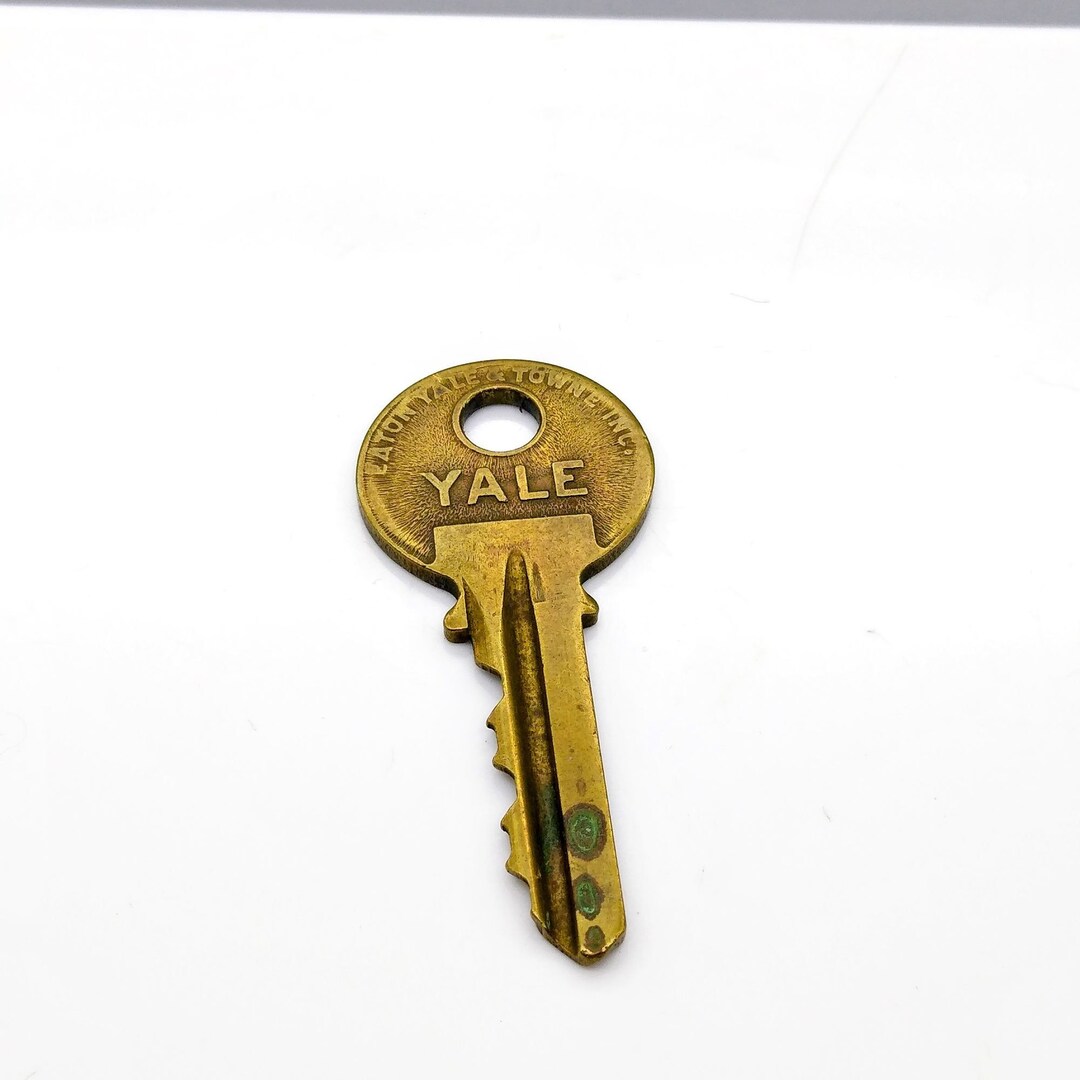 Vintage Yale & Towne Brass Key Eaton - Etsy