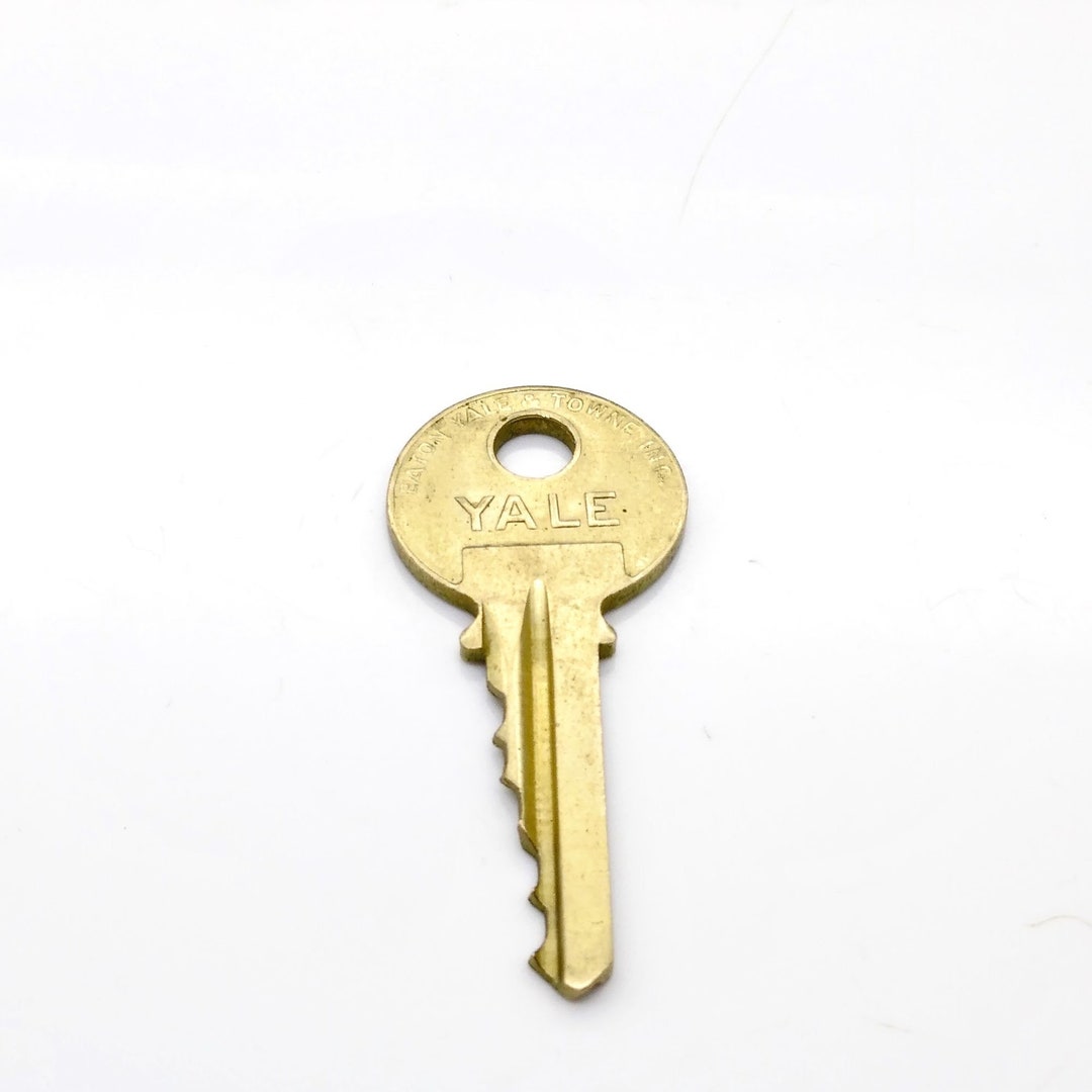 Vintage Yale & Towne Brass Key Eaton - Etsy