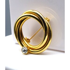 Vintage Polished Interlocking Rings Brooch in Gold Tone With Clear ...