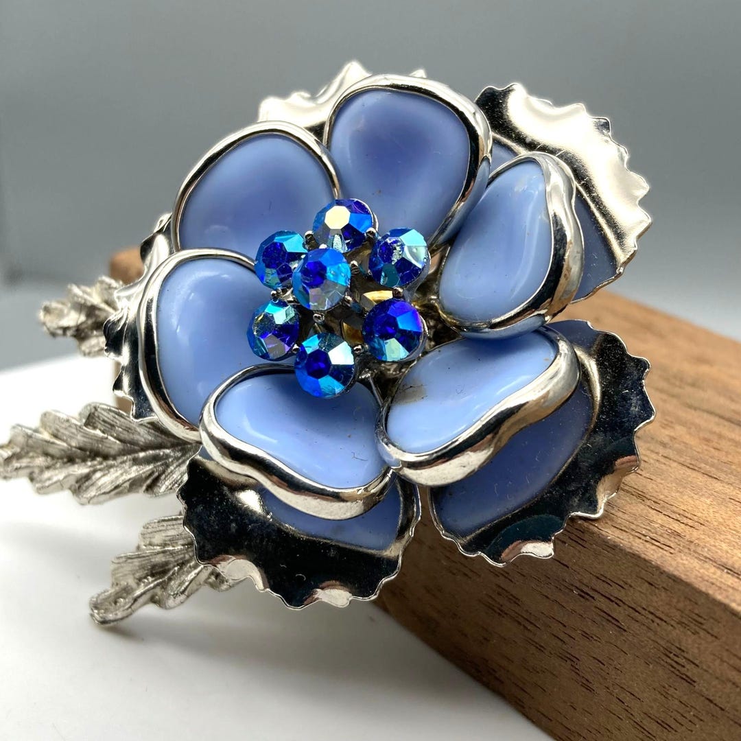 Vintage Blue Flower Brooch With Silver Tone Leaves, Bezel Set Lucite ...