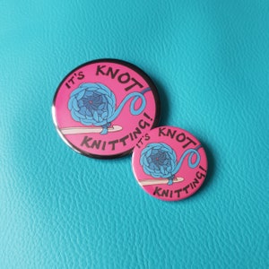 Crochet Button Badges, Crocheter Knot Knitting Badge, Pink Crochet Pins ...