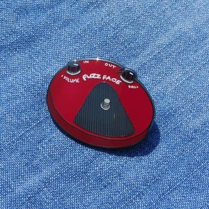 Fuzz Face Guitar Effects Pedal Enamel Pin Badge, Hard Enamel Pin 35mm ...