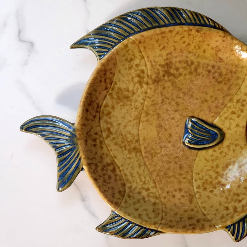Vintage Ceramic Fish Wall Hanging Brown & Tan Round Pottery Fish Beach ...