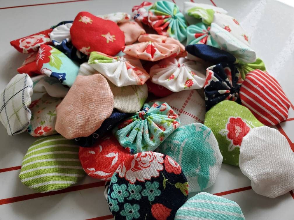Yo-yos, Suffolk Puffs, Smitten by Moda, Fabric Circles, 20 Yo-yos - Etsy