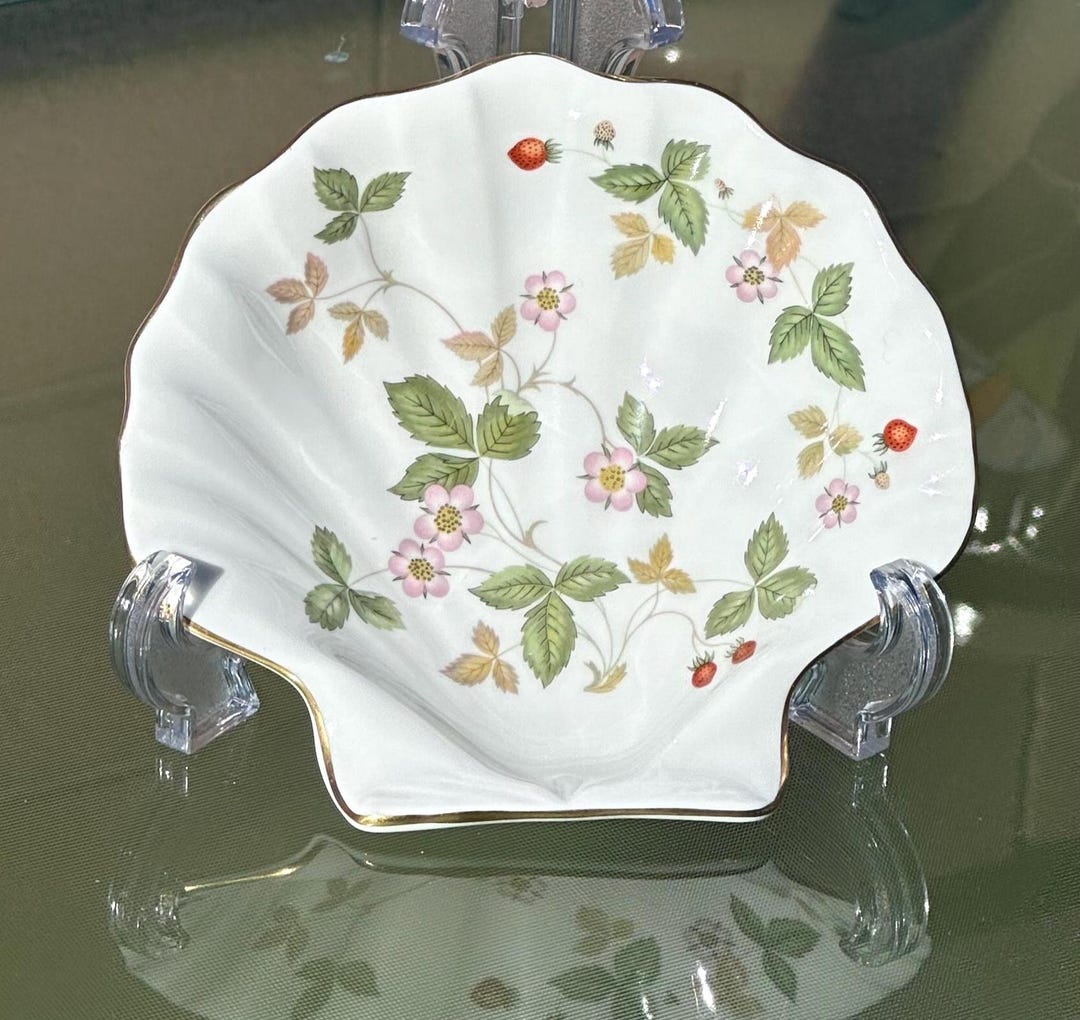 Vintage Wedgwood Wild Strawberry Bone China Clam Shell Shape Dish Made ...