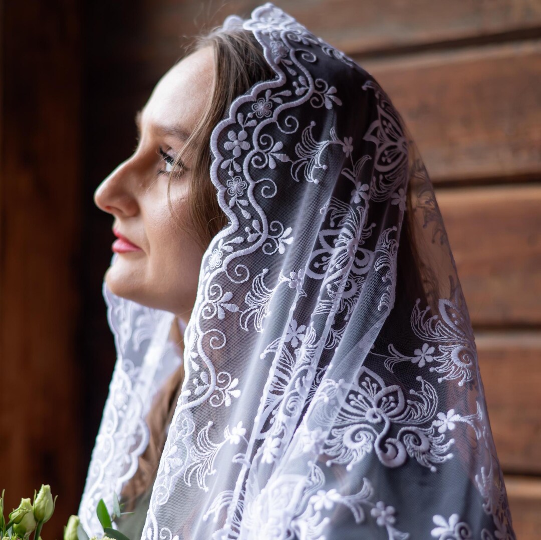 Graceful White Lace Mantilla Veil, Intricate Floral Patterned Church ...