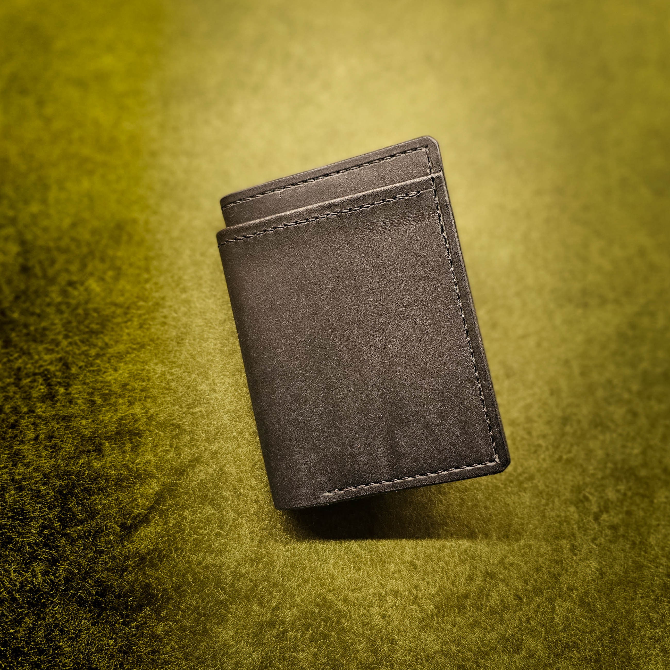 Handmade Leather Bi Fold Card Holder / Minimalist Wallet - Etsy