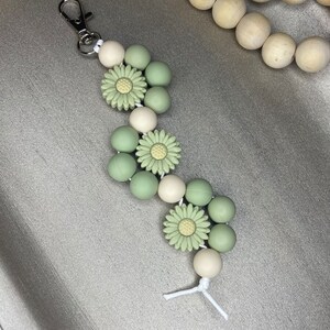 Flower Keychain, Silicone Beaded Keychain, Green Flower Keychain - Etsy