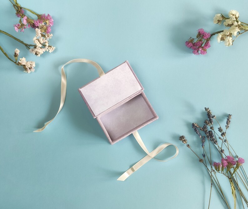 Money box small gift box small velvet box with leaf ornament | Etsy