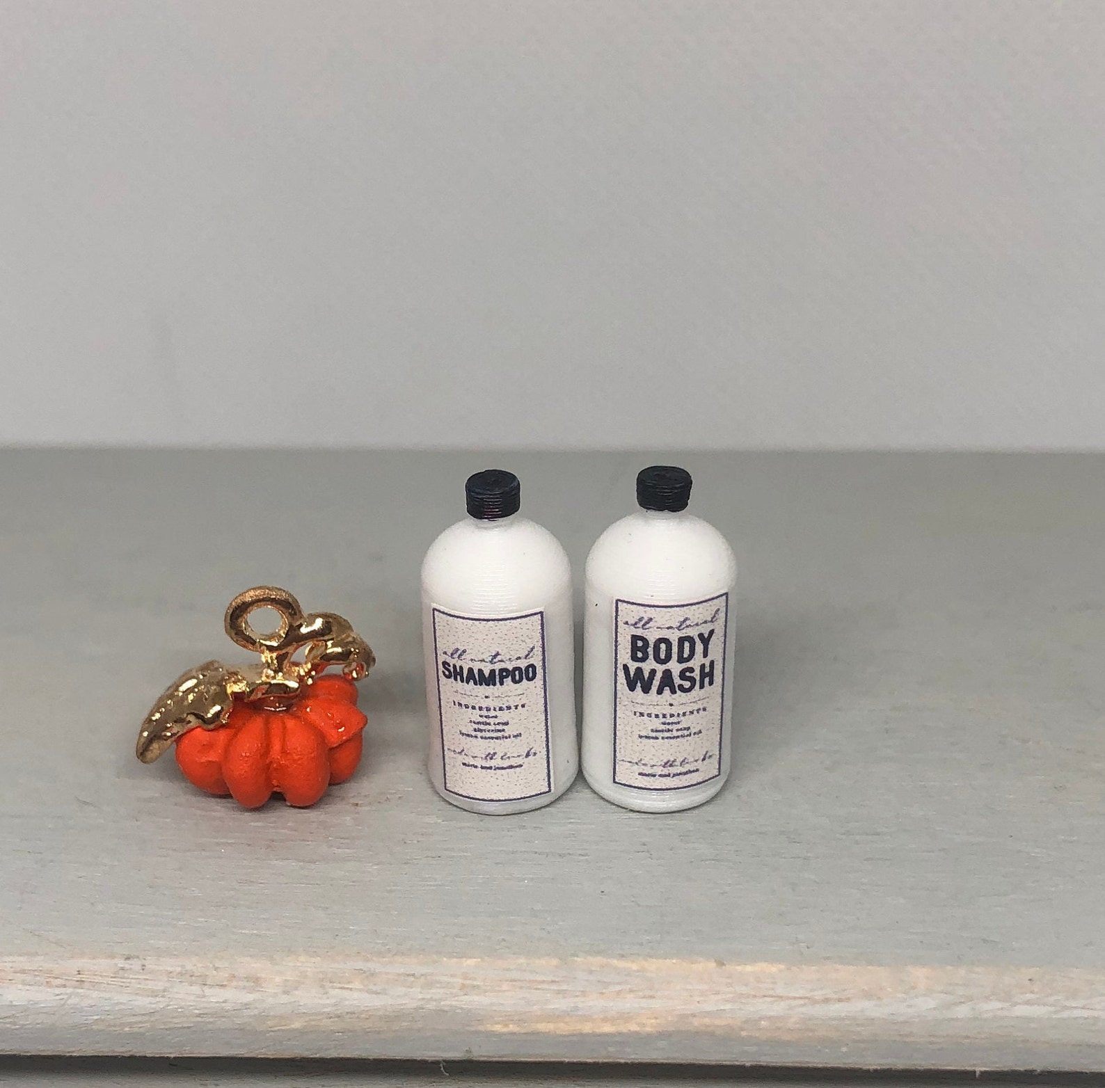 1:12 Scale Dollhouse Miniature Shampoo and Body Wash Set Dollhouse ...