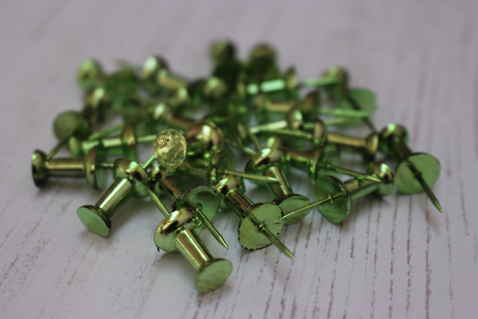 Metallic Push Pins Single Coloured Option for Art Craft and Cork Notice ...