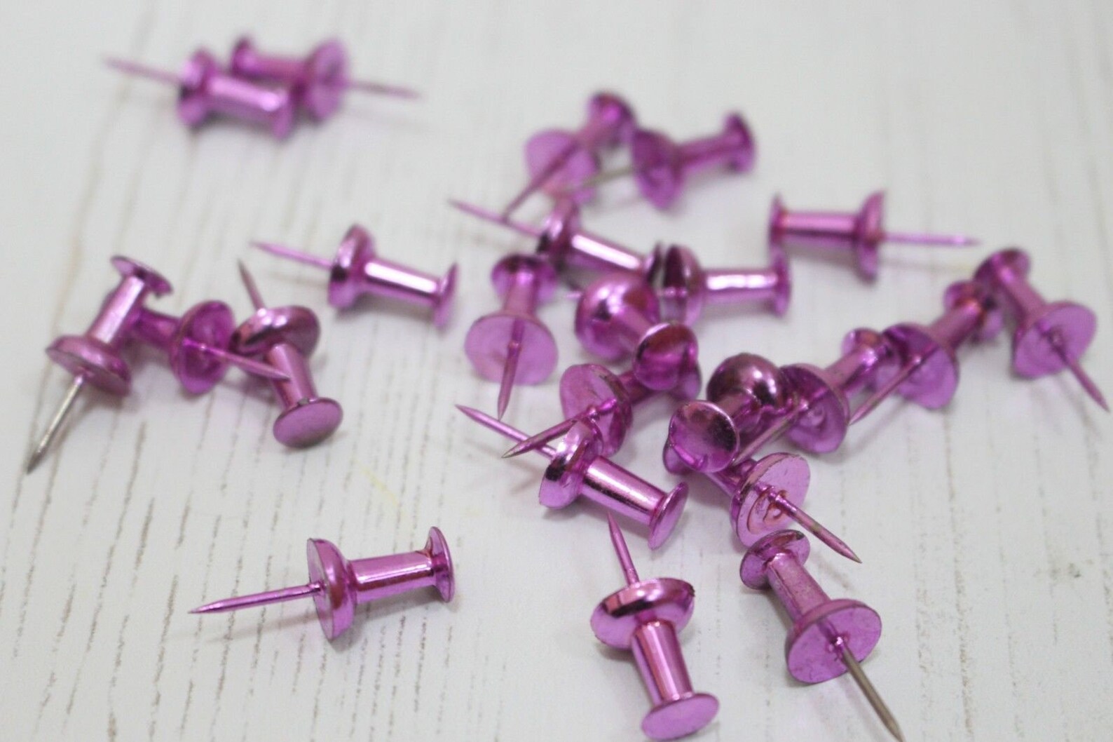 Metallic Push Pins Single Coloured Option for Art Craft and Cork Notice ...
