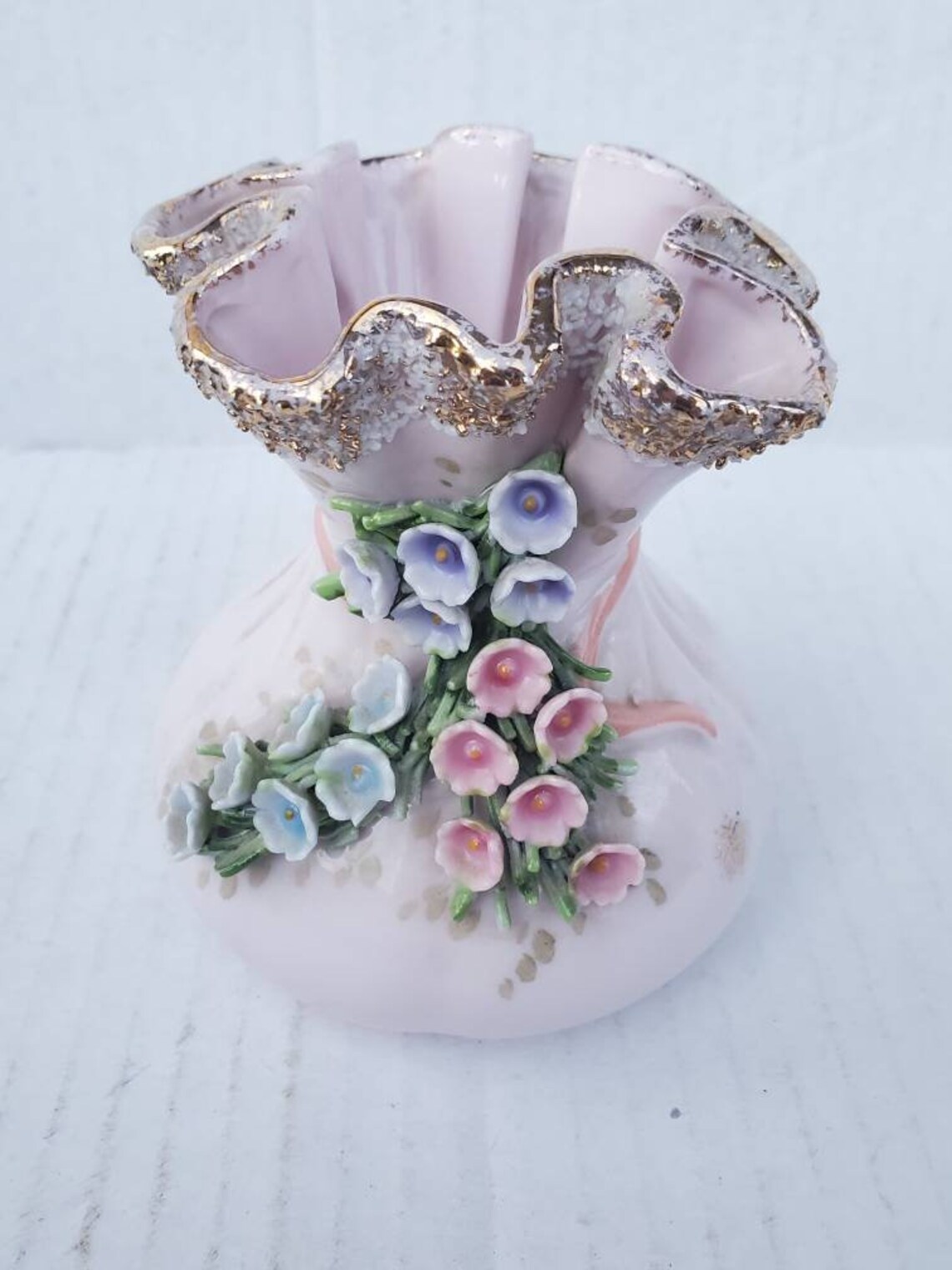 Vintage Lefton Ceramic Pink Ruffled Vase With Applied Flowers Glitter ...