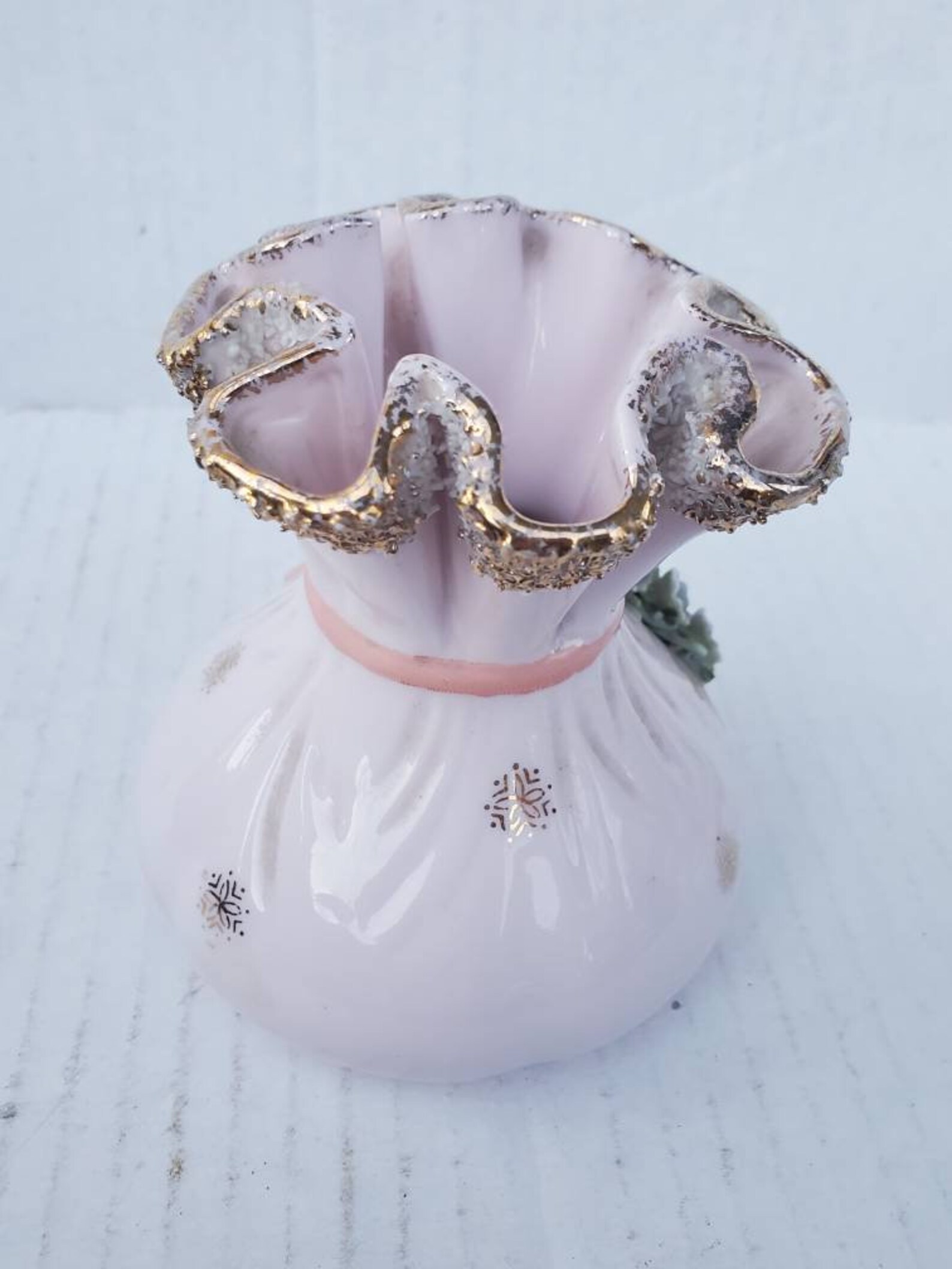 Vintage Lefton Ceramic Pink Ruffled Vase With Applied Flowers Glitter ...