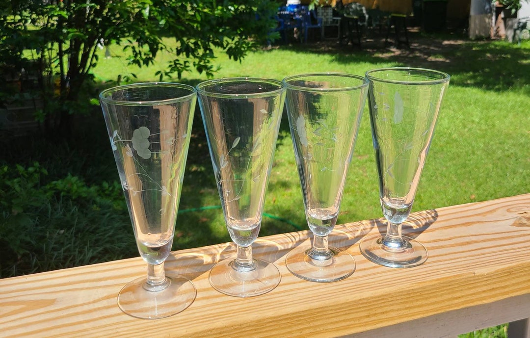 Set of Four Vintage Footed Pilsner Glasses. - Etsy
