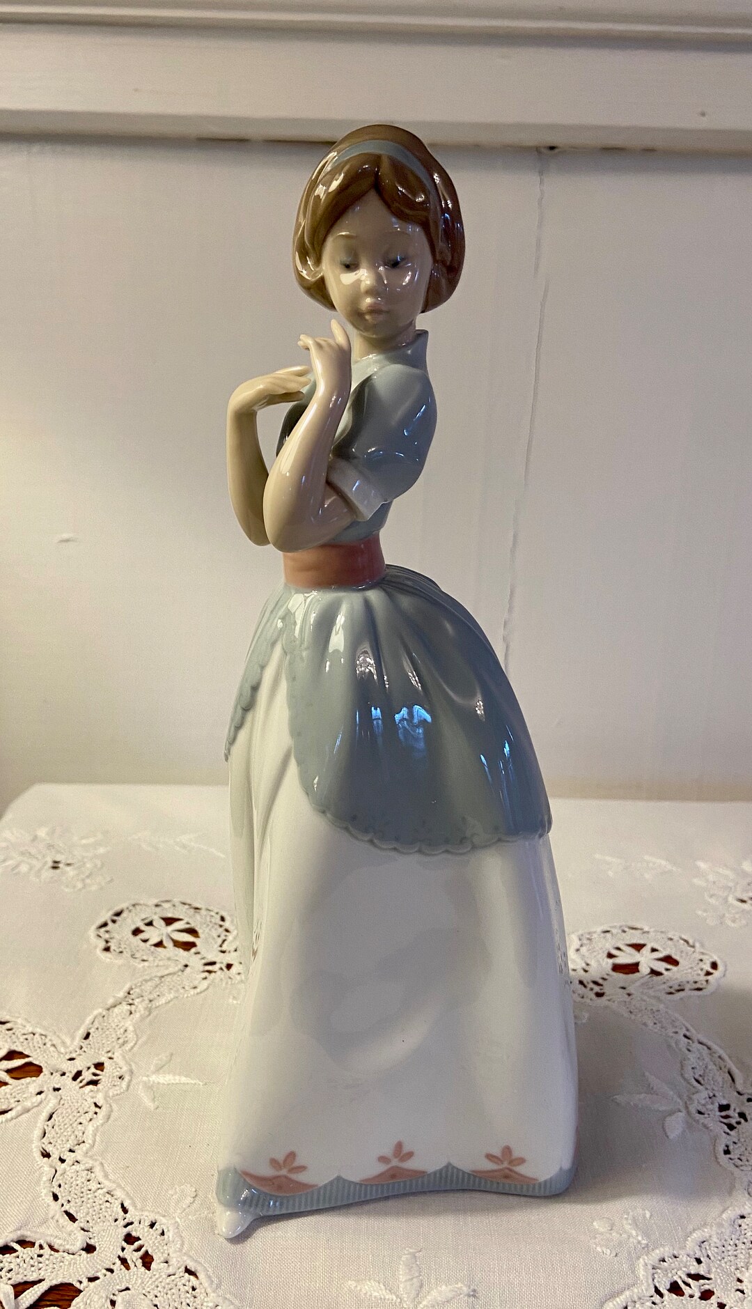Vintage Lladro A Proper Pose Porcelain Figurine in Original Box Made in ...