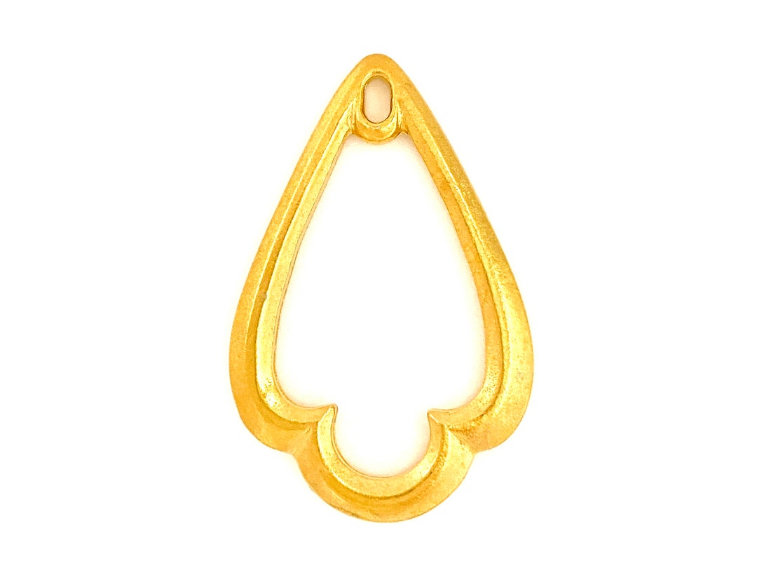 22kt Gold Plated Trefoil Pendant. (2 Pieces) Tierracast® Lead Free ...