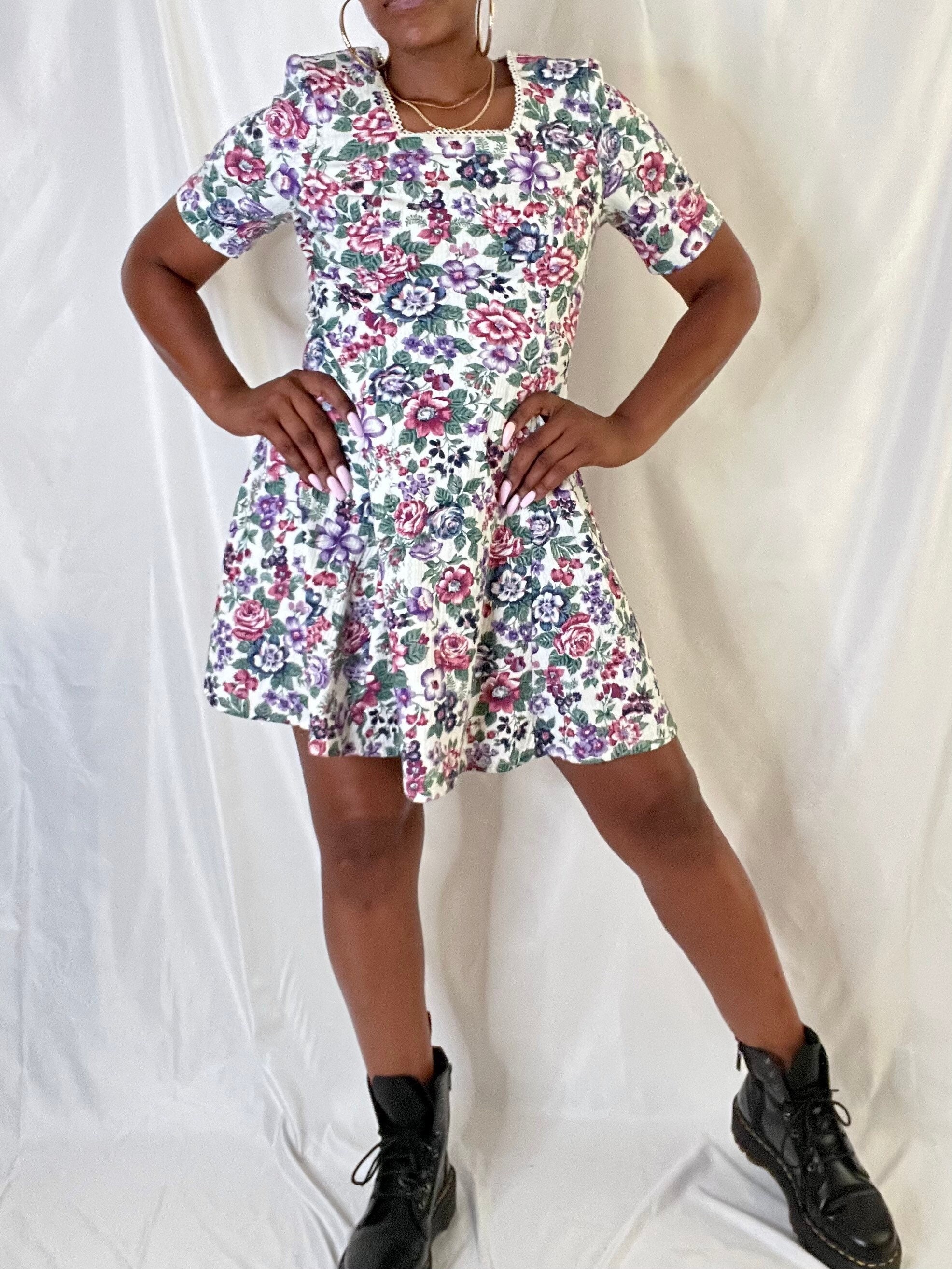 EN FOCUS 1990s Babydoll Mid 90s Granny Chic Parisian Style Skater ...