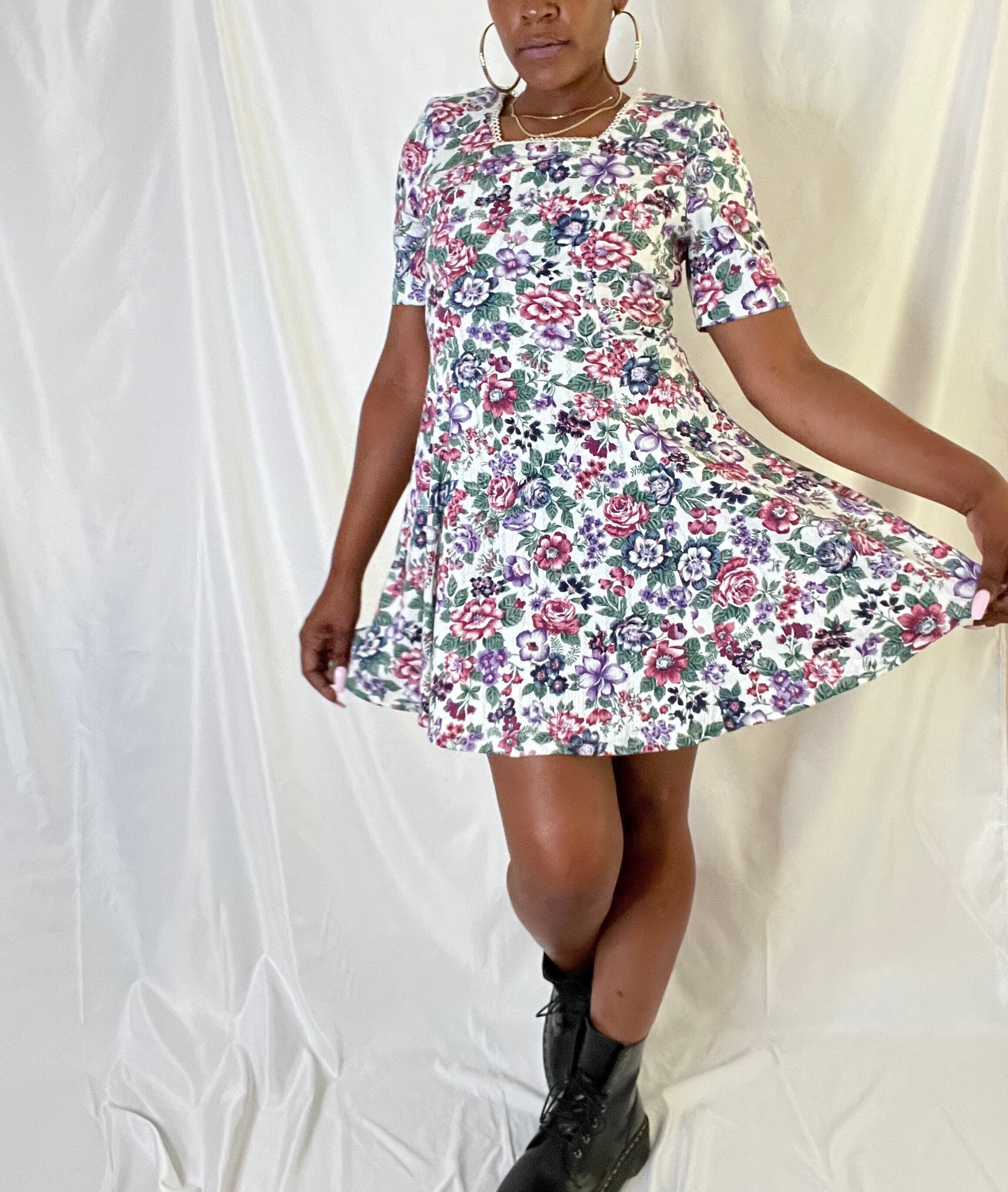 EN FOCUS 1990s Babydoll Mid 90s Granny Chic Parisian Style Skater ...