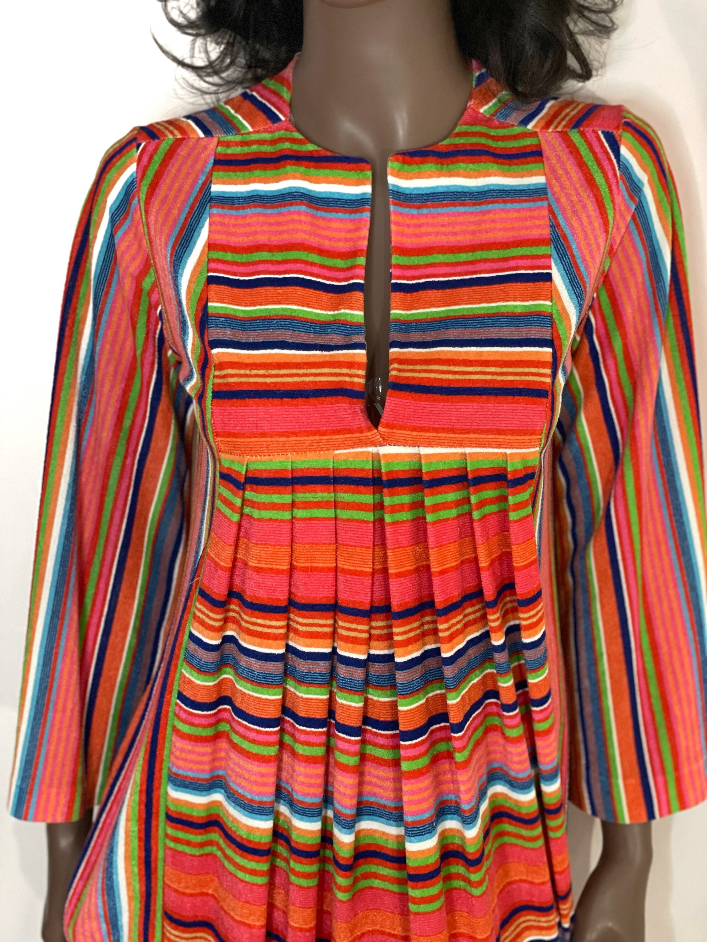 VINTAGE VAULT 1960s Early 1970s Era Terry Cloth, Groovy Hippie ...