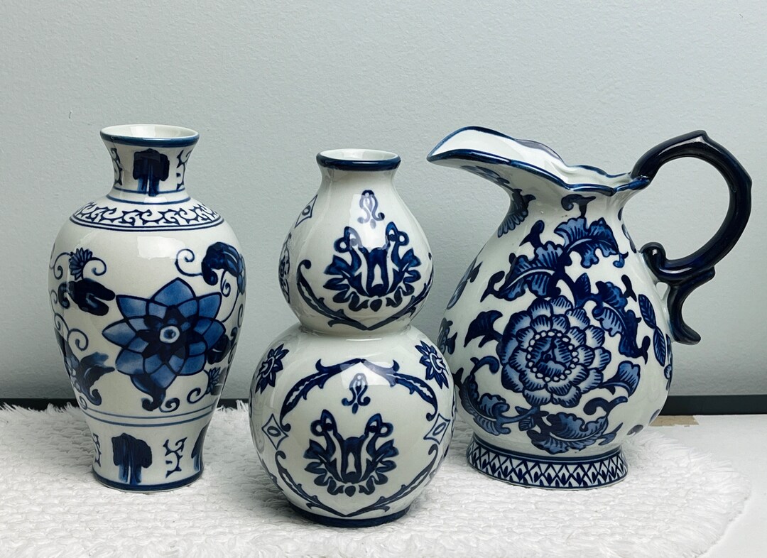 Blue White Vases Bombay Company Vintage Small Floral Bud Flower Holders ...