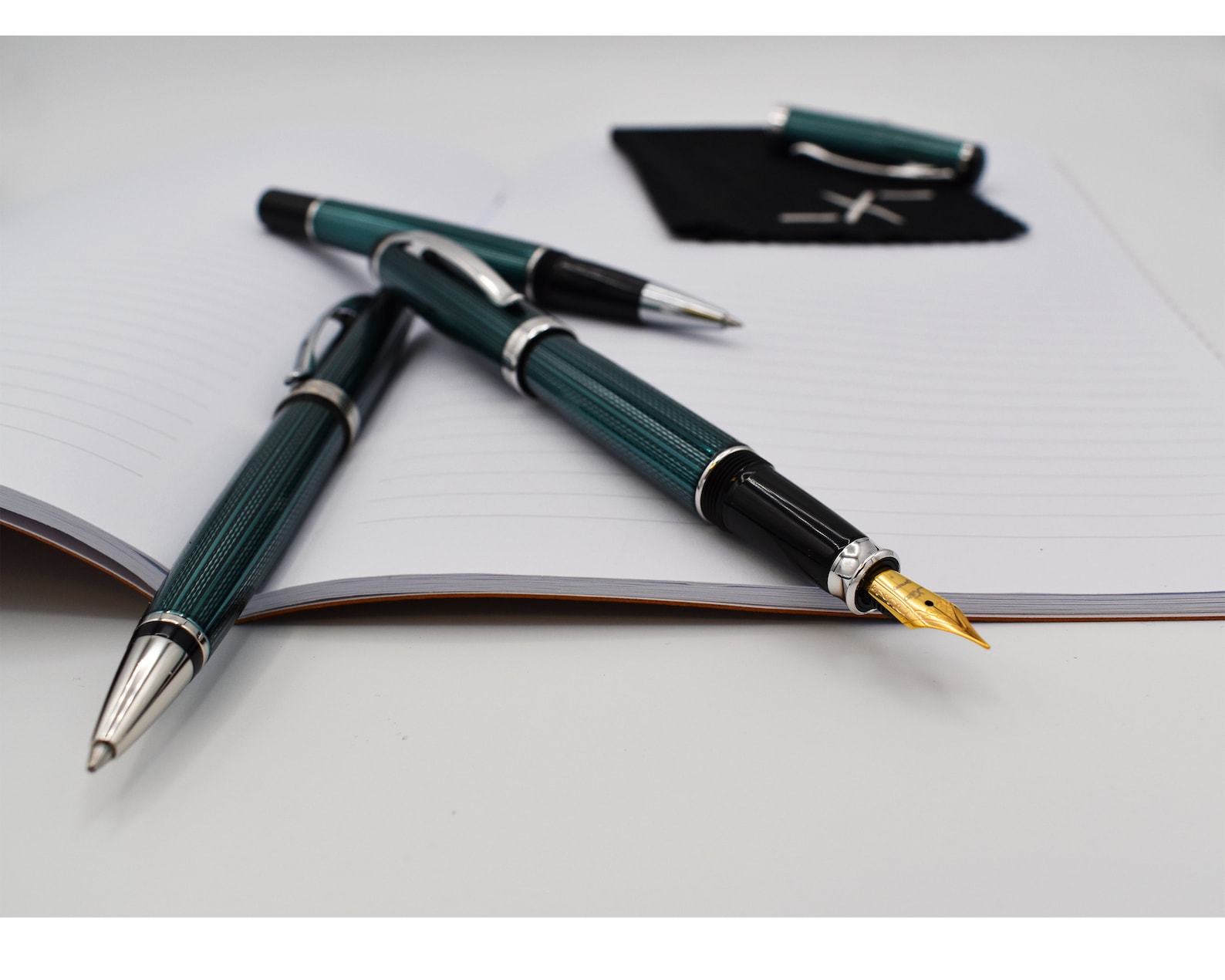 Xezo Incognito Fountain Pen, Fine Nib. Forest Green Lacquered Diamond ...