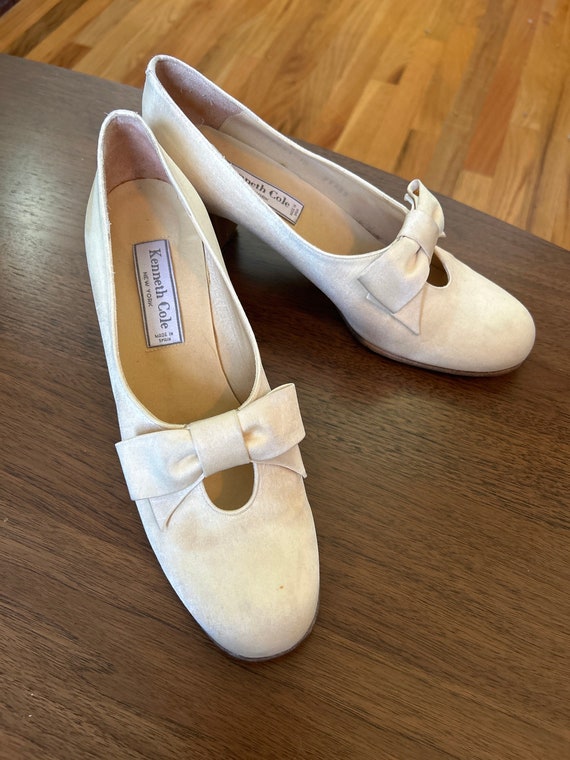 Satin bow cream vintage pumps - Gem