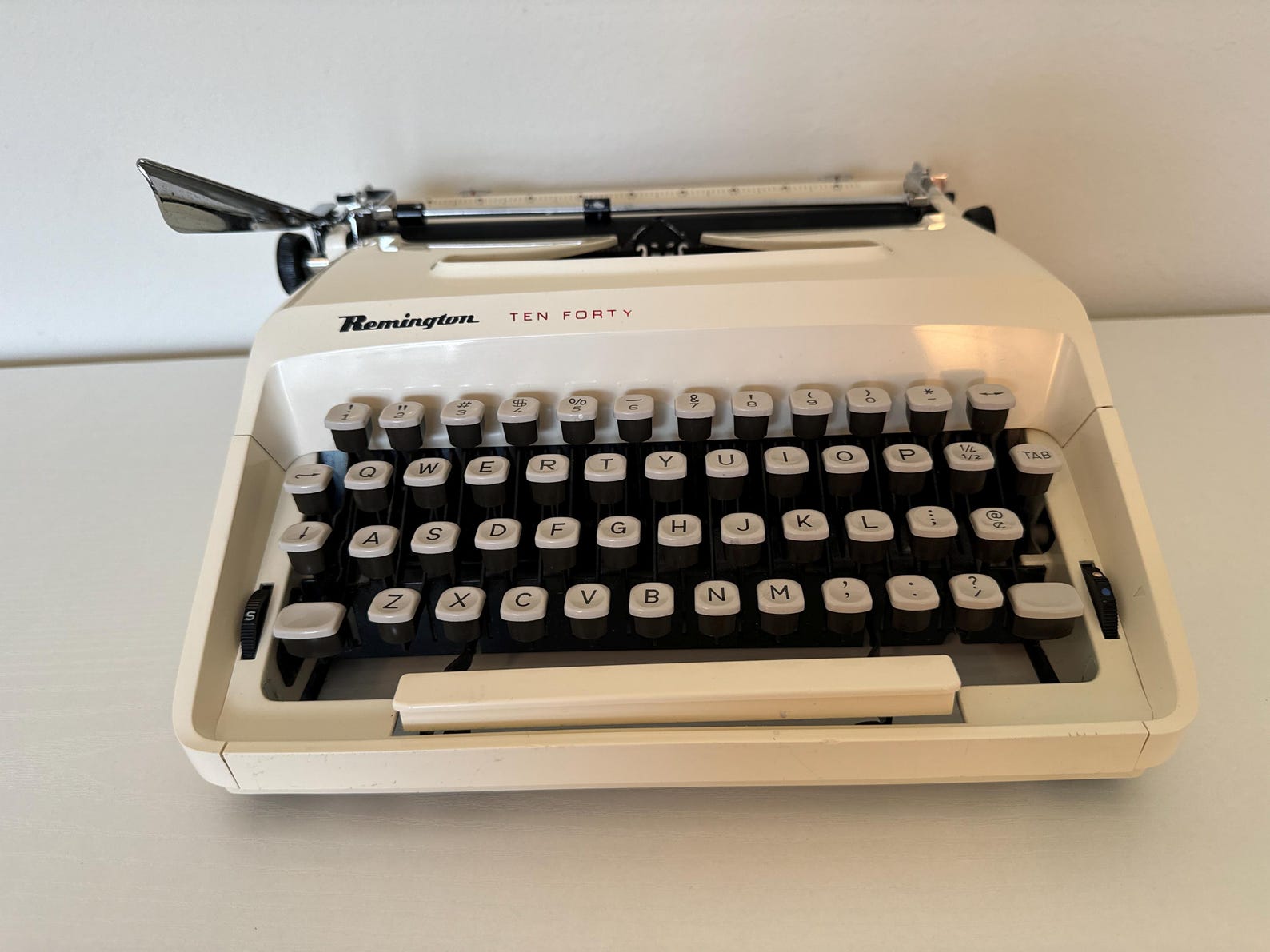1970's Vintage Remington Ten-forty Manual Typewriter Working White - Etsy