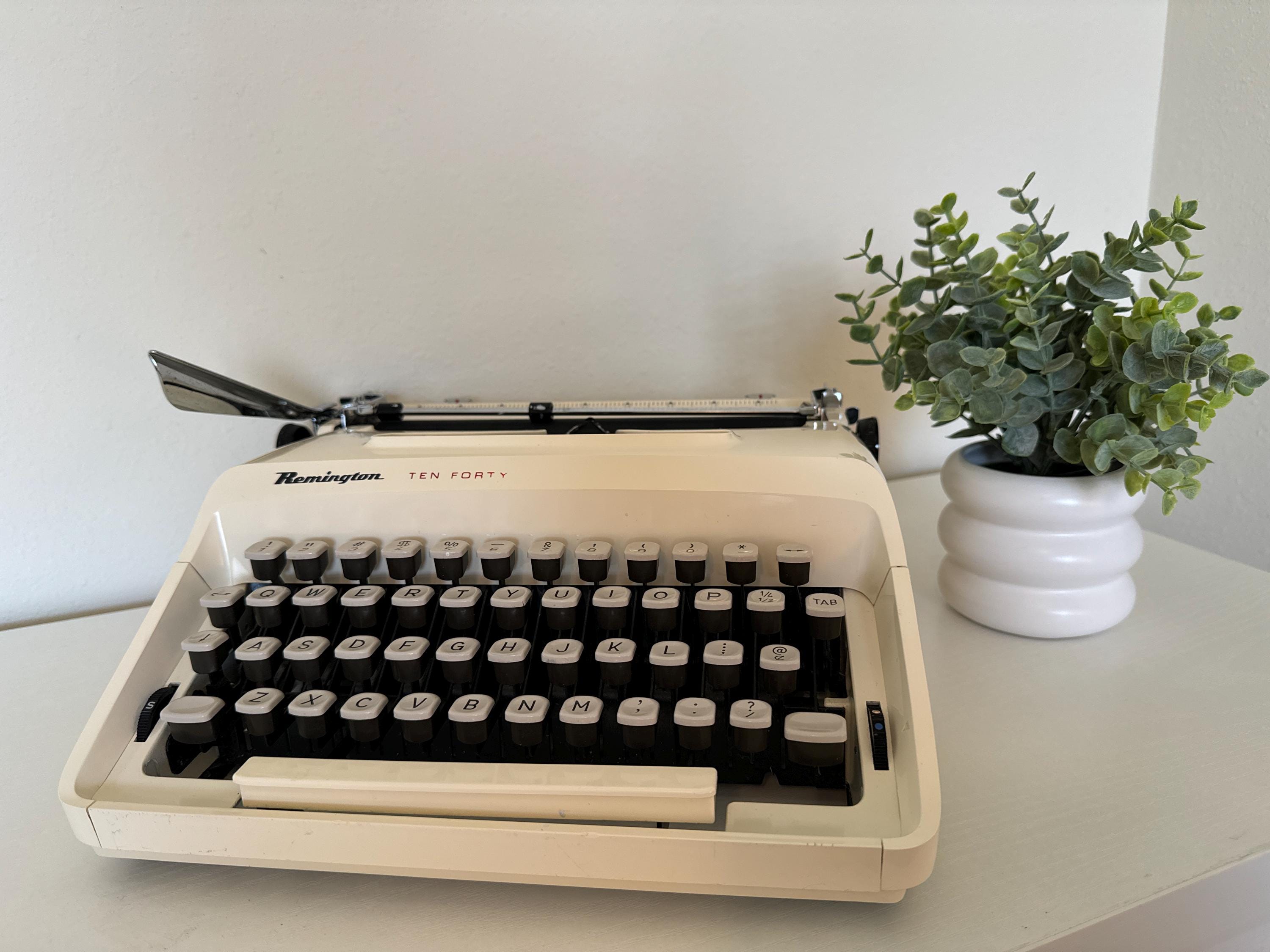 1970's Vintage Remington Ten-forty Manual Typewriter Working White - Etsy