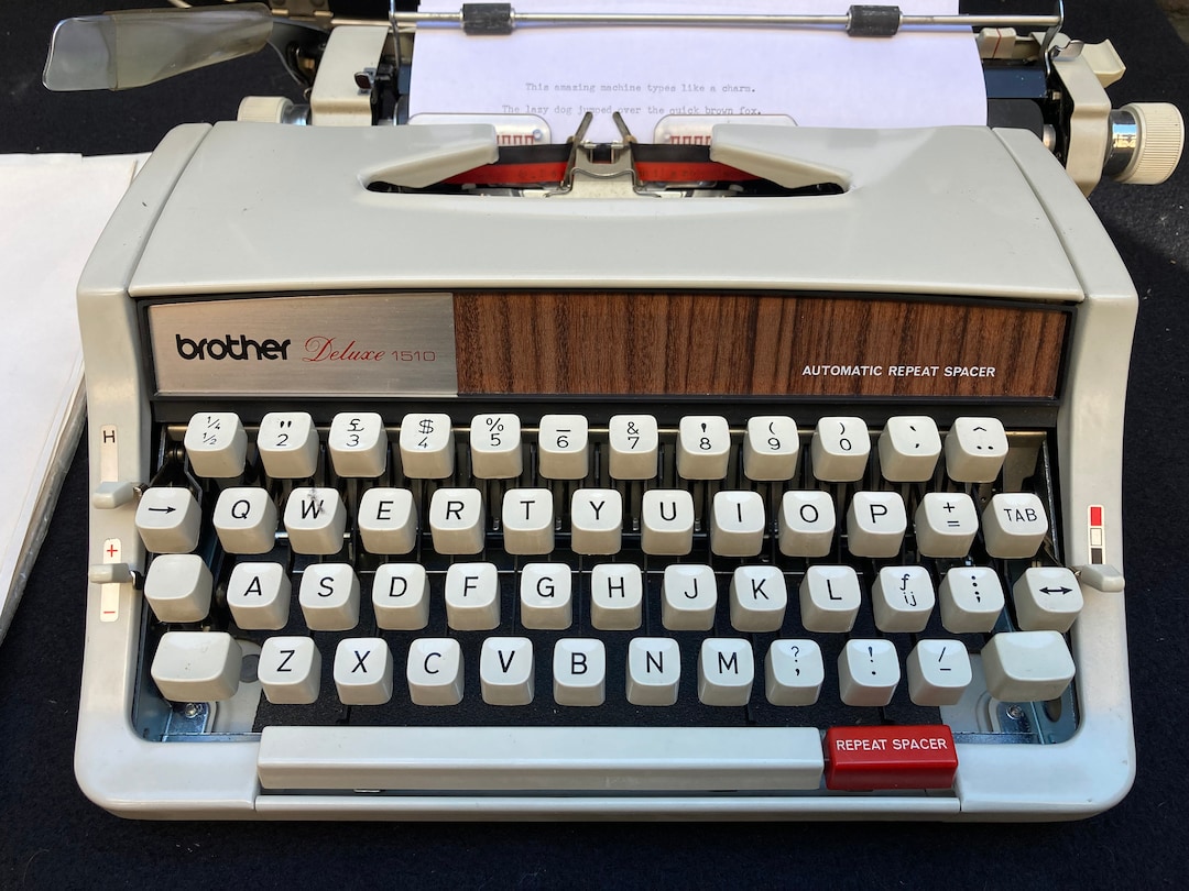 Brother 1510 Deluxe Classic Typewriter With Automatic Repeat Spacer ...