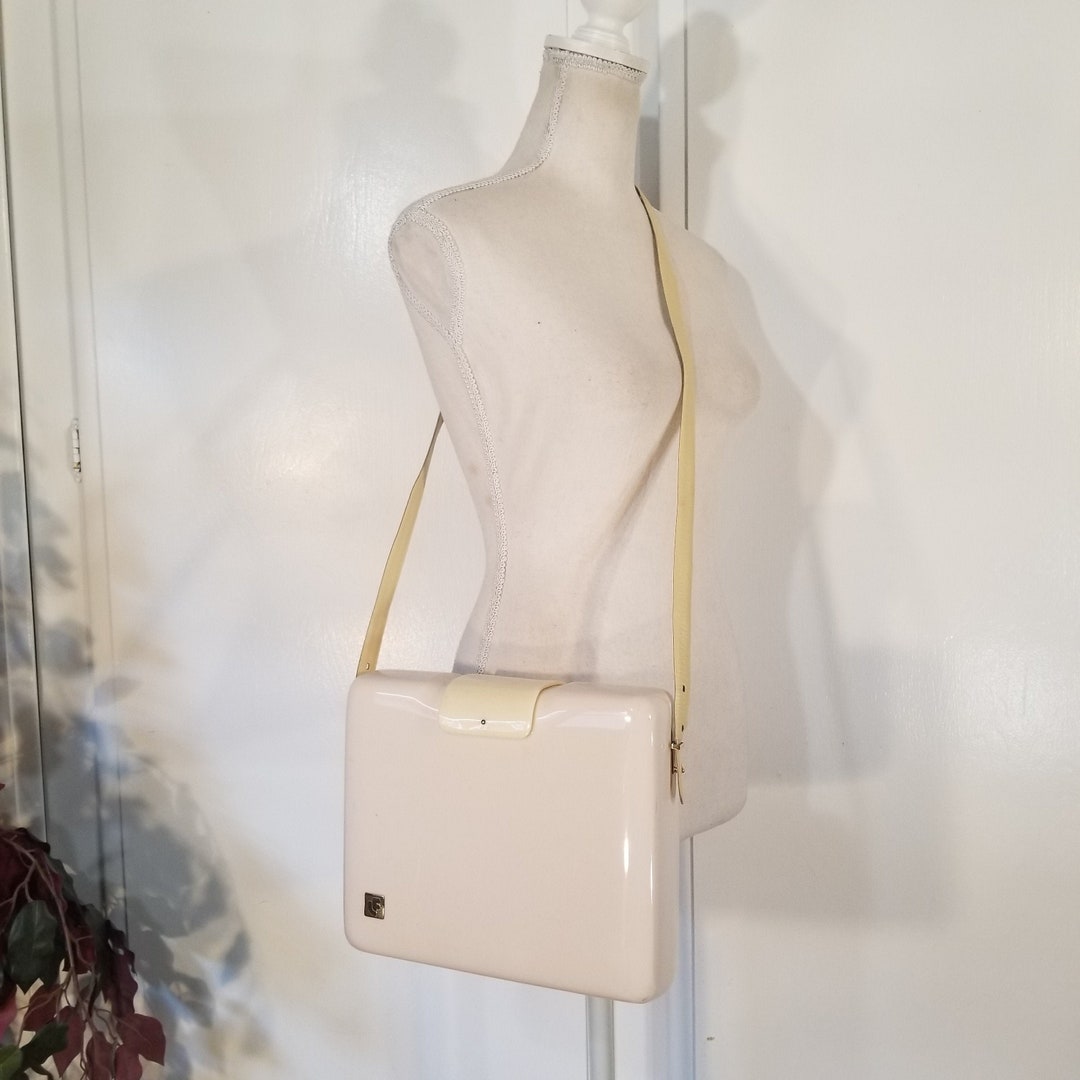 70s Vintage Acrylic Hard Shell Purse Art Deco Shoulder Bag White ...