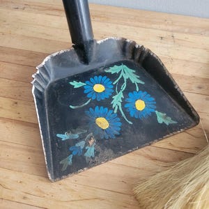 Vintage Metal Dust Pan and Whisk Broom. Old Handpainted Small Dustpan ...
