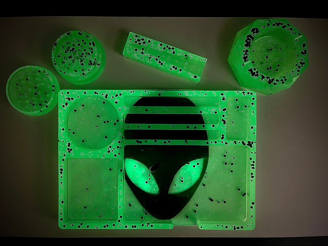 Glow in the Dark, Alien Rolling Tray Set - Etsy