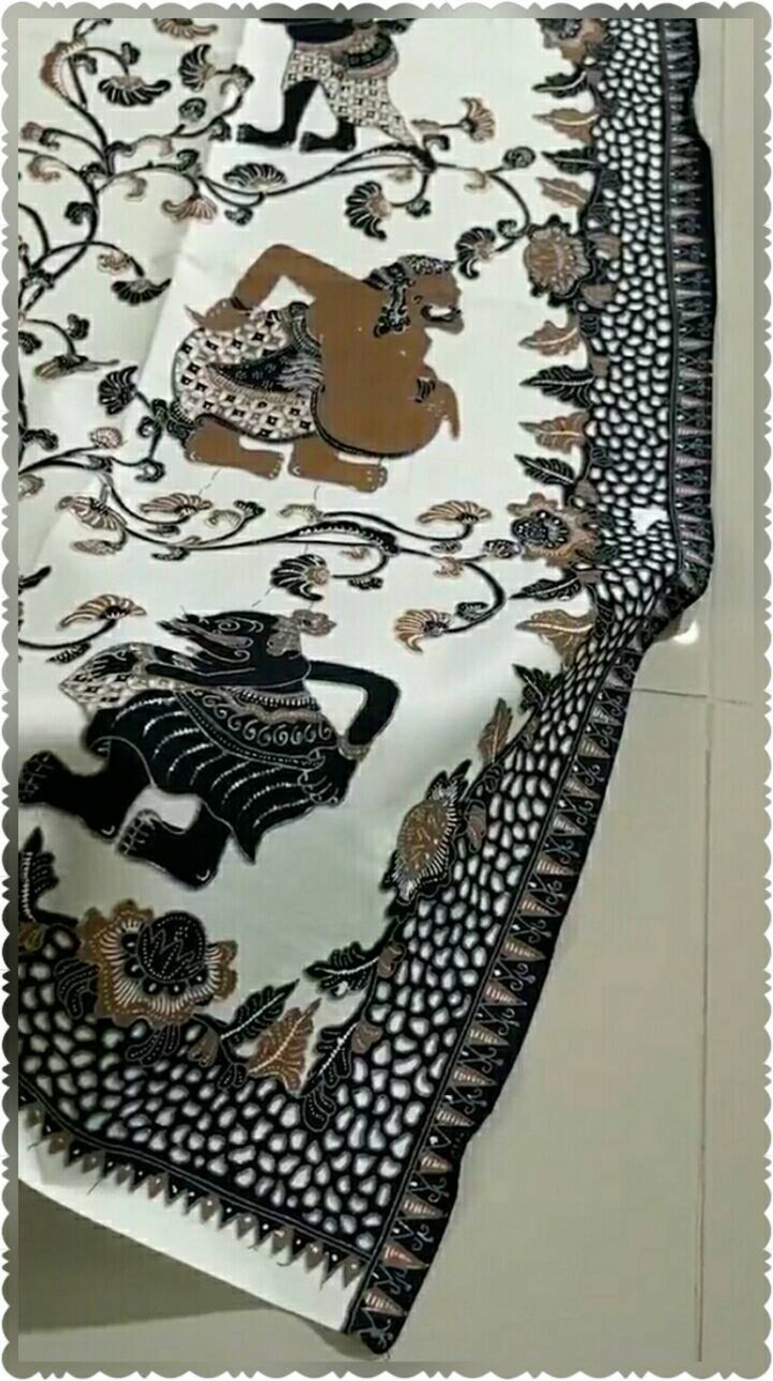 Wayang Batik Sarong/indonesian Batik Fabric/beautiful Wayang Batik ...