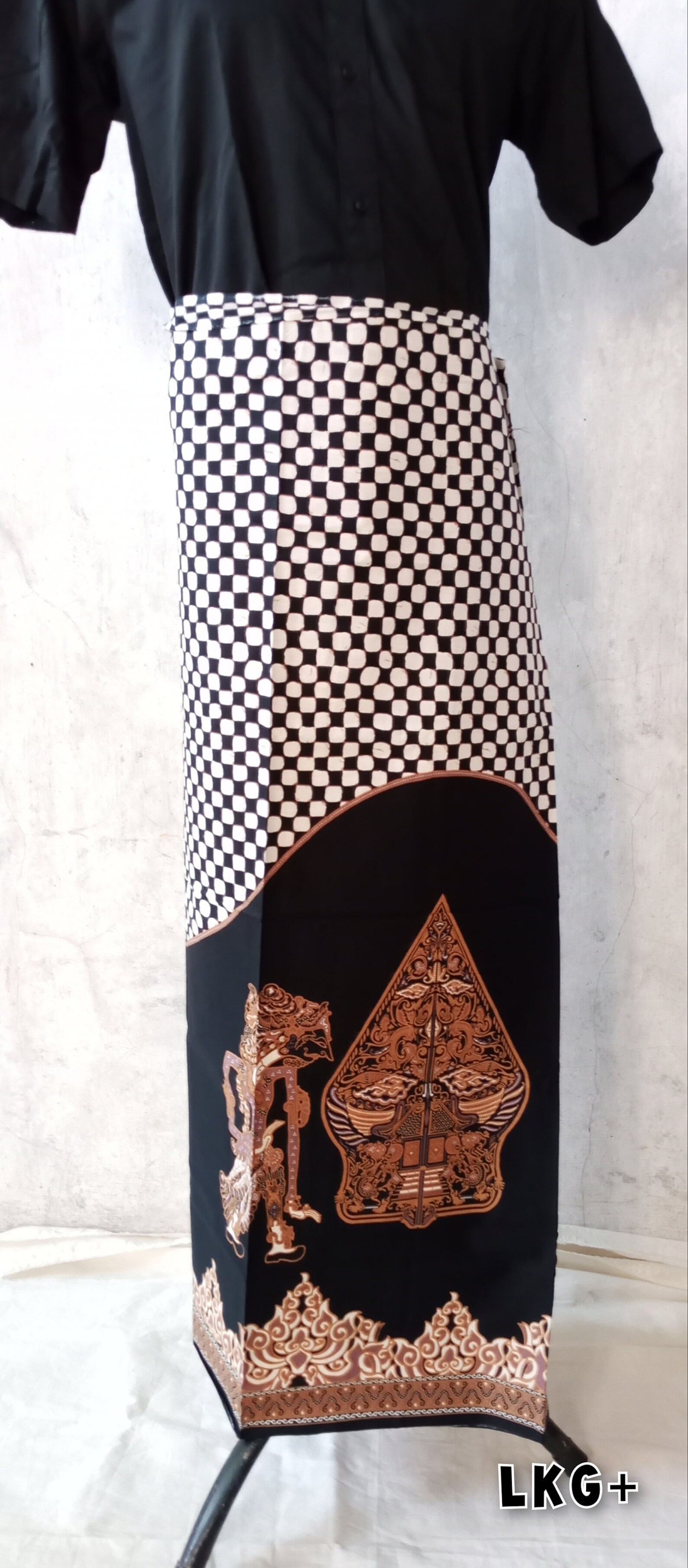 Wayang Batik Sarong/ Indonesian Batik Fabric/ Wayang Pattern Batik ...