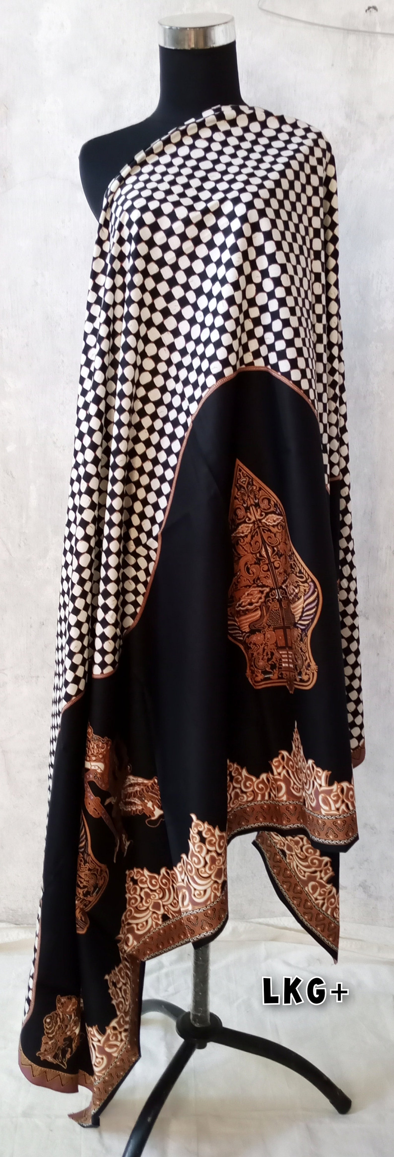 Wayang Batik Sarong/ Indonesian Batik Fabric/ Wayang Pattern Batik ...