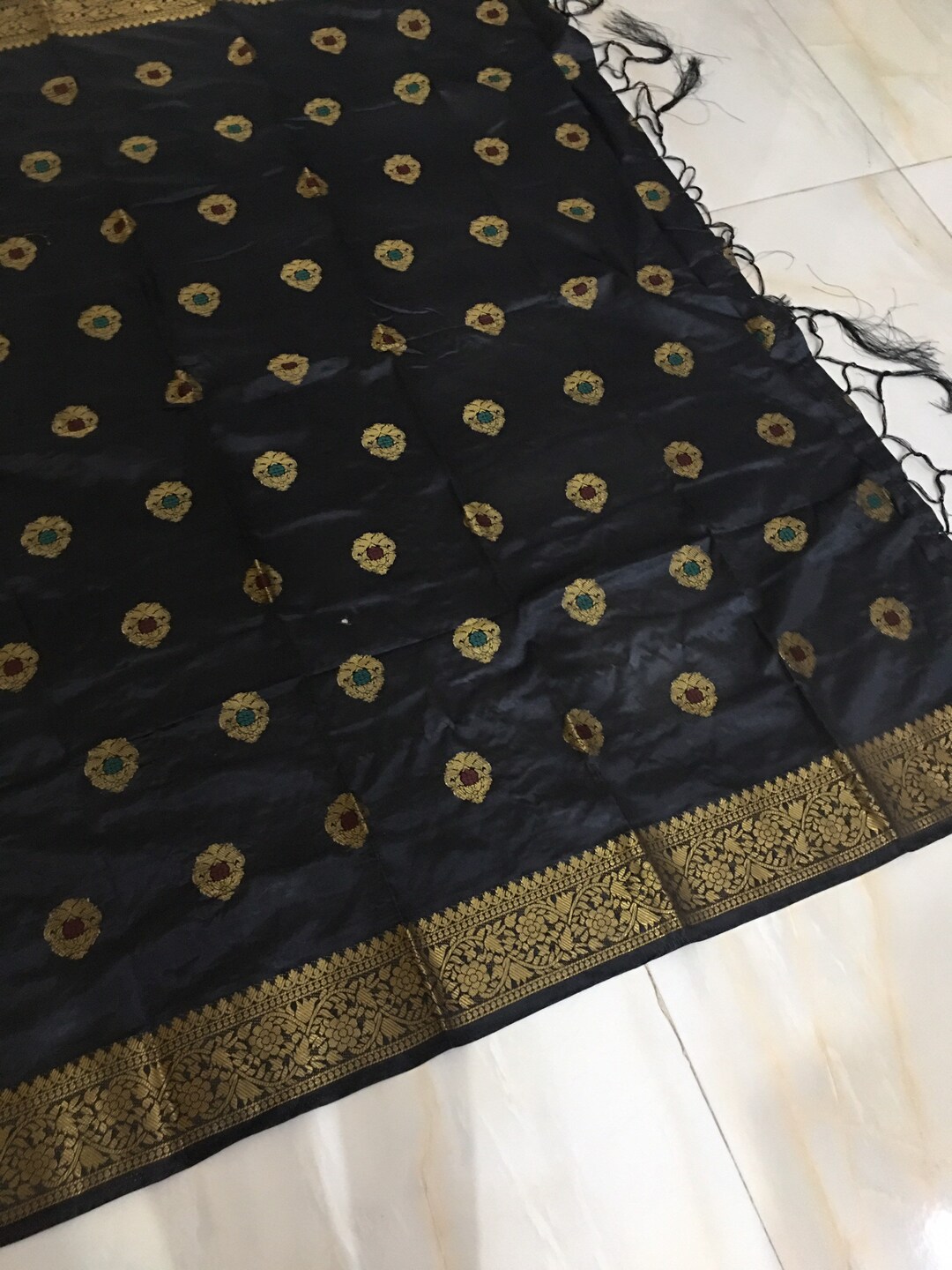 Prêt à expédier Black Banarasi Faux Soie Tissé Butidar Dupatta avec ...