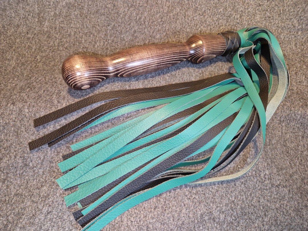 BDSM Flogger Made of Genuine Leather in GREEN/BLACK With 40 Stripes - Etsy