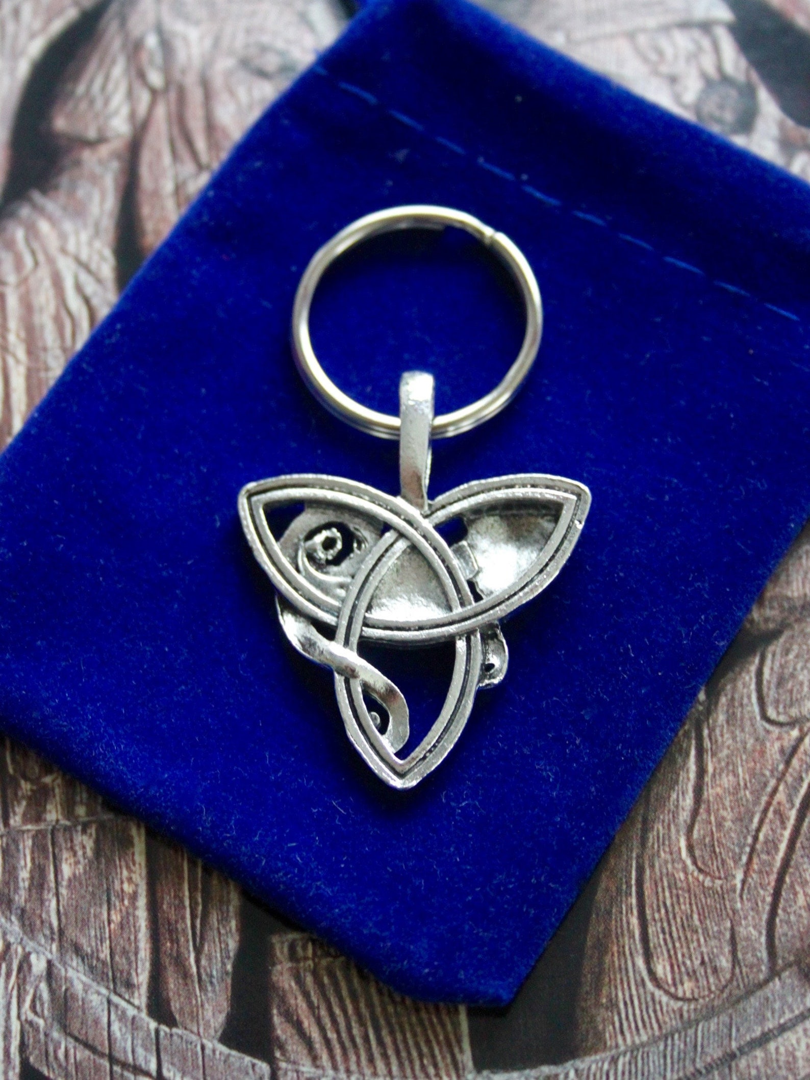 Triquetra Triple Trinity Celtic Knot Cat Keyring With Gift | Etsy