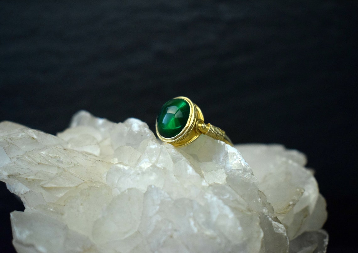 Green crystal ring Gold rings Signet ring Womens gemstone ring | Etsy