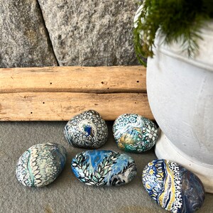 Blue Paint Poured Rocks, Fluid Art Rocks, Hand Painted Rocks/stones ...