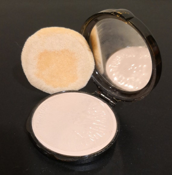 Vintage 1950s Hazel Bishop Pressed Face Powder Compac… - Gem