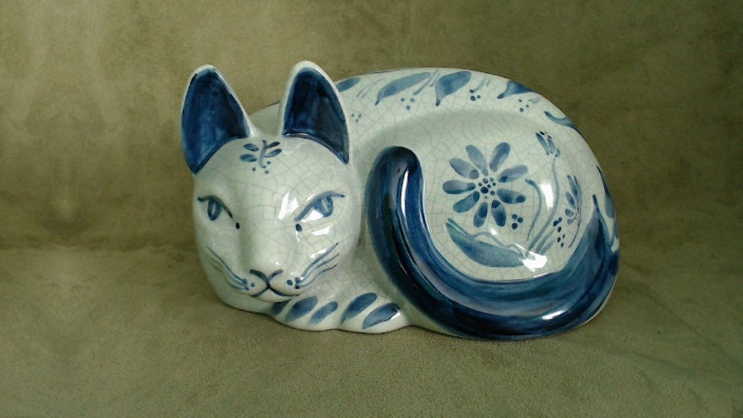 Vintage Cat Figurine Dedham Pottery Style With Blue & White Crackle ...