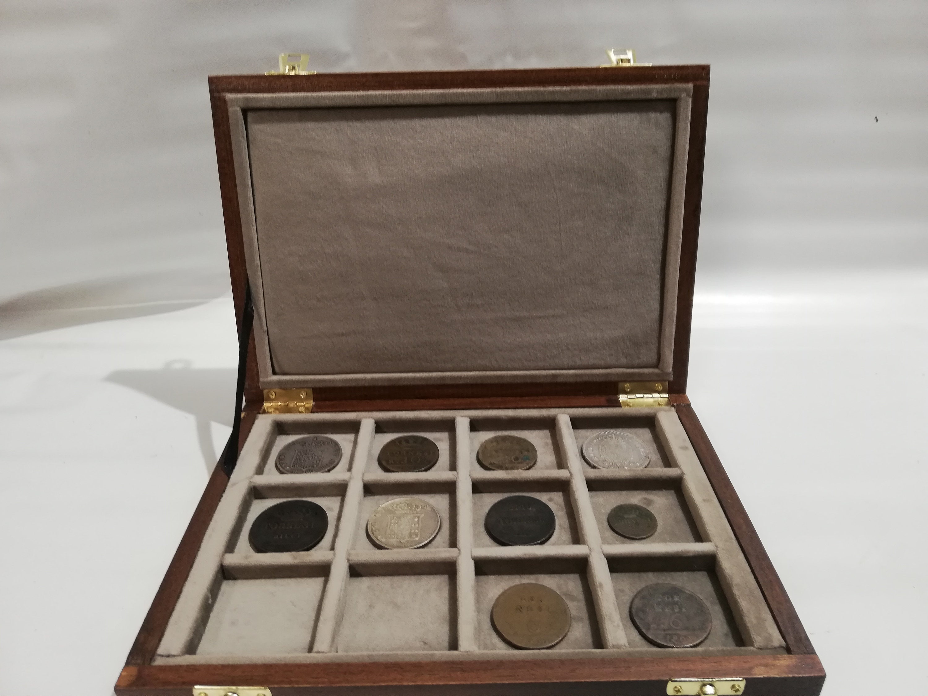 Wooden case for coins 12 boxes 50 x 50 mm in Italian velvet | Etsy
