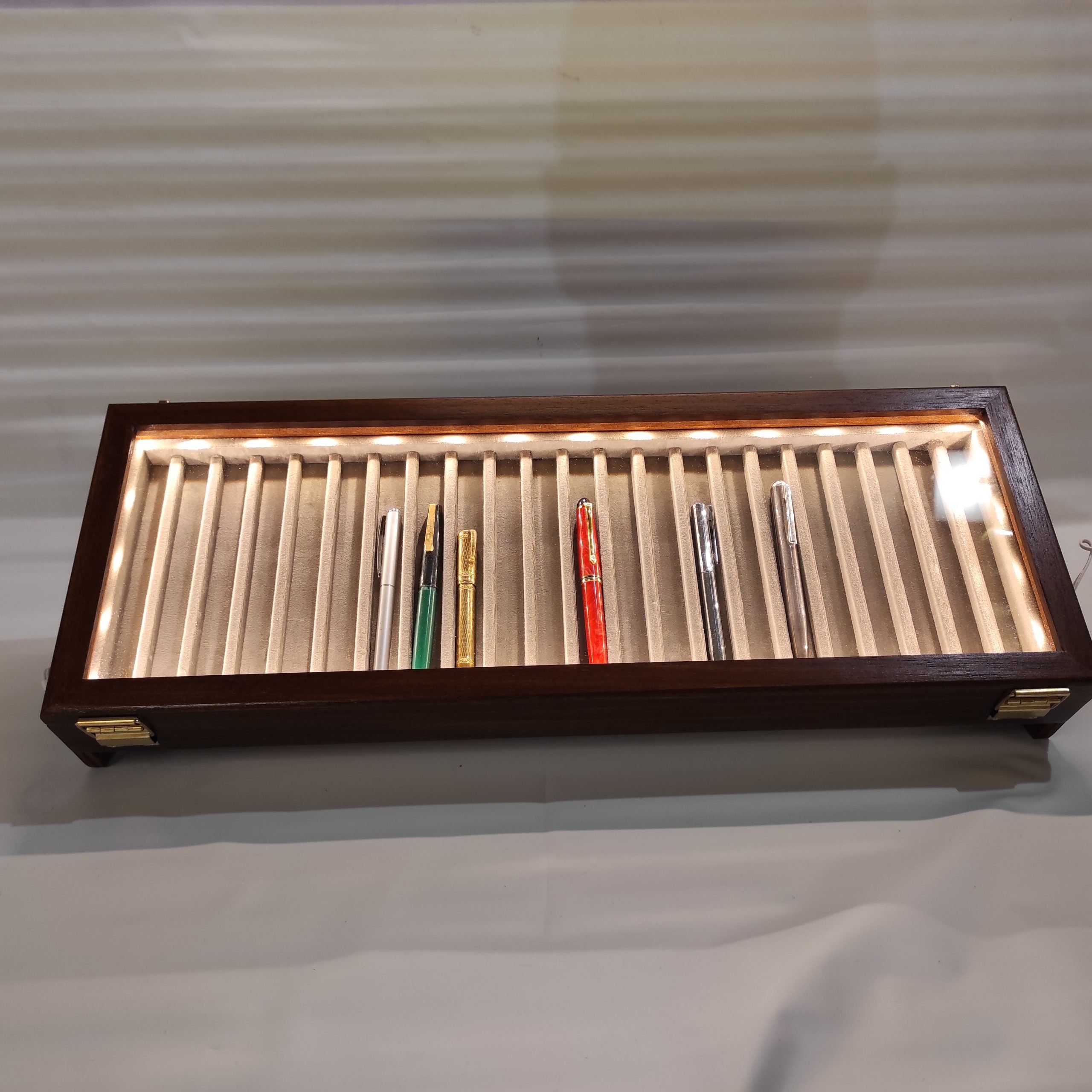 LED Display case for fountain pens - Etsy